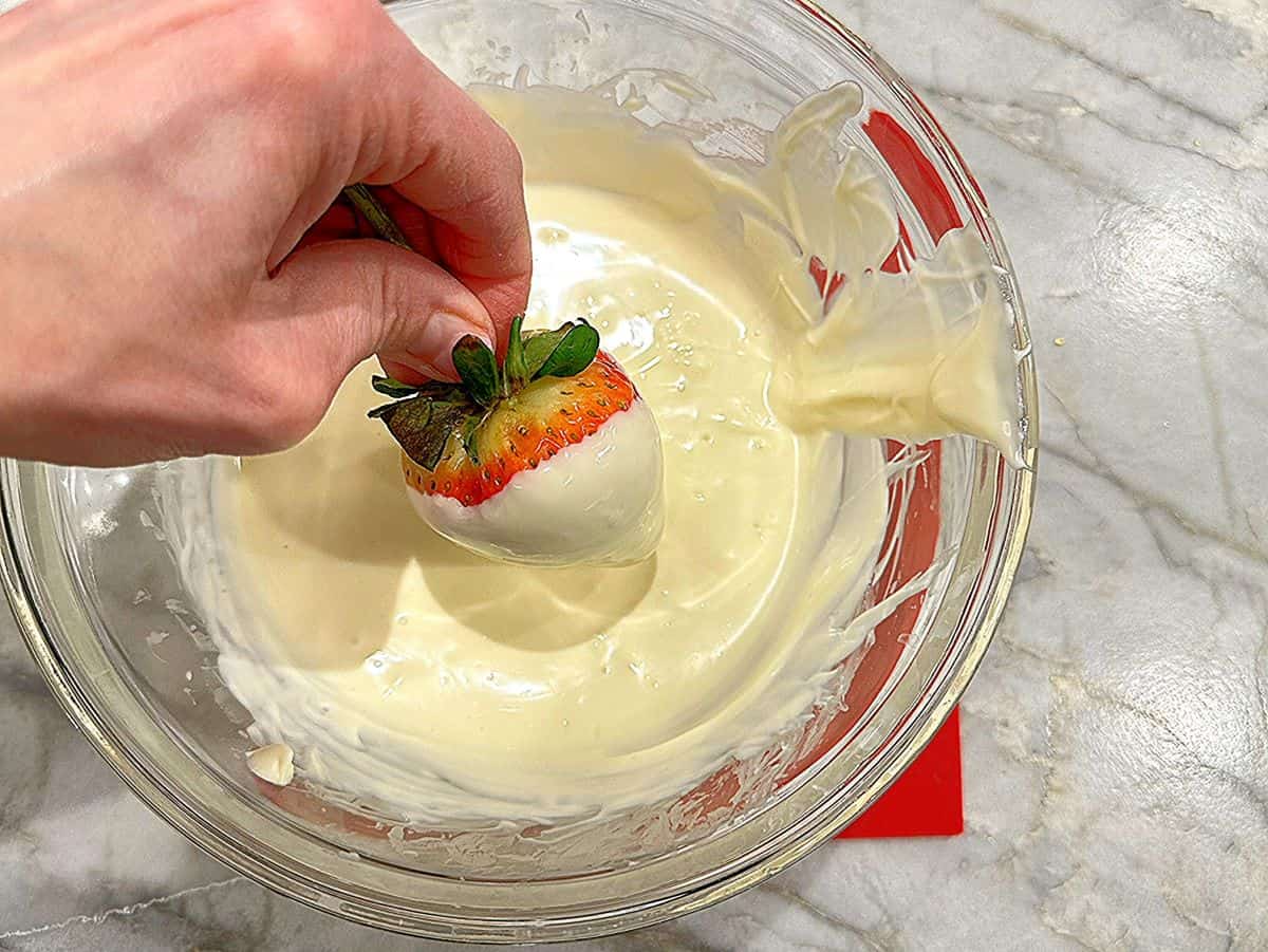 Bite into Bliss: White Chocolate Covered Strawberries – Food Hall by Jani