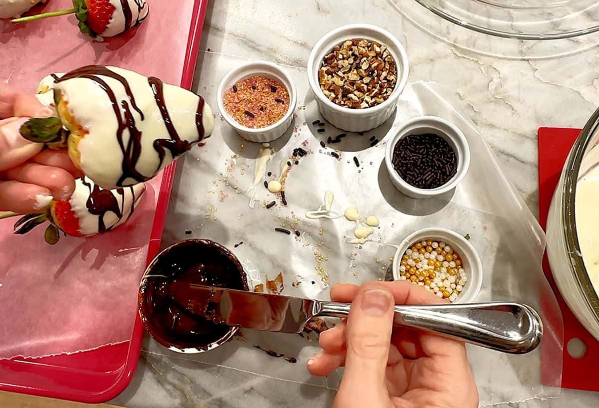 Bite into Bliss: White Chocolate Covered Strawberries – Food Hall by Jani