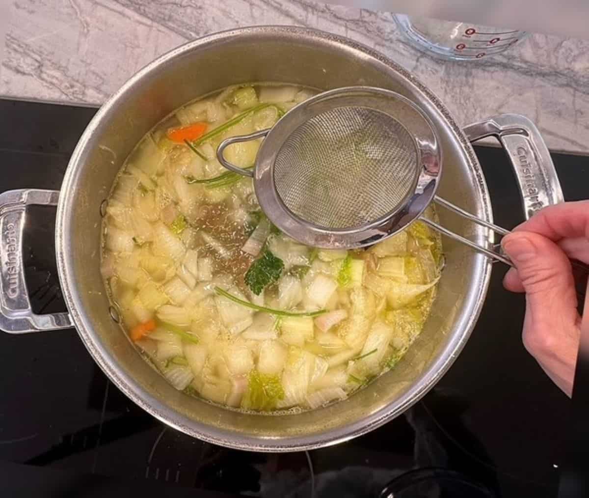 Aromatic Veggie Broth with Ginger and Garlic – Food Hall by Jani
